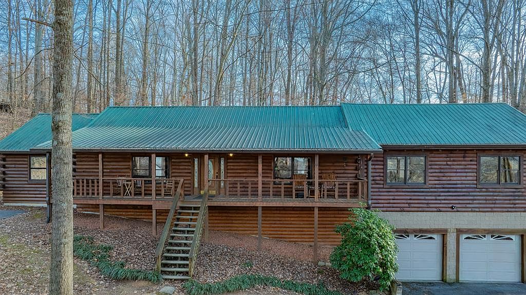 Serene 1996 luxury log cabin estate in Bristol, Virginia, set on 11 ...