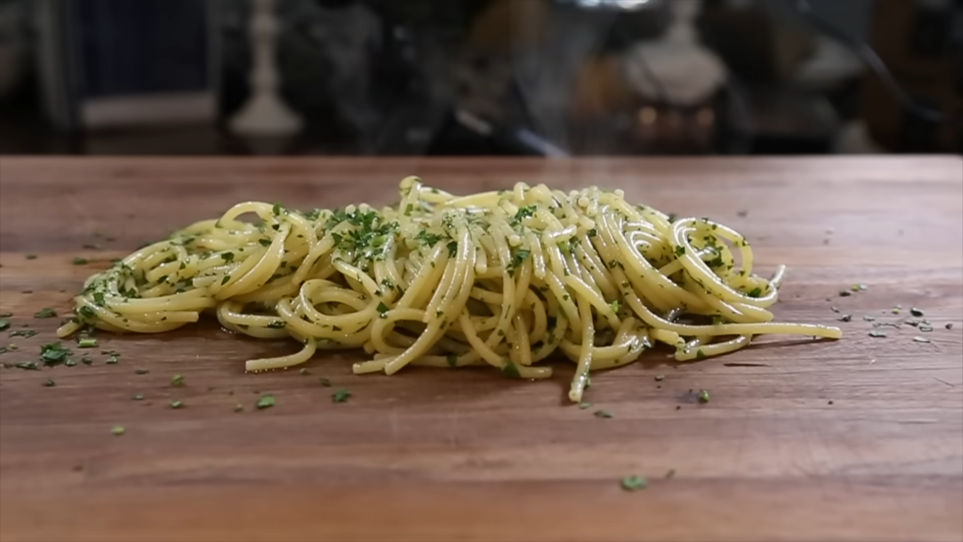 How to make authentic spaghetti aglio e olio