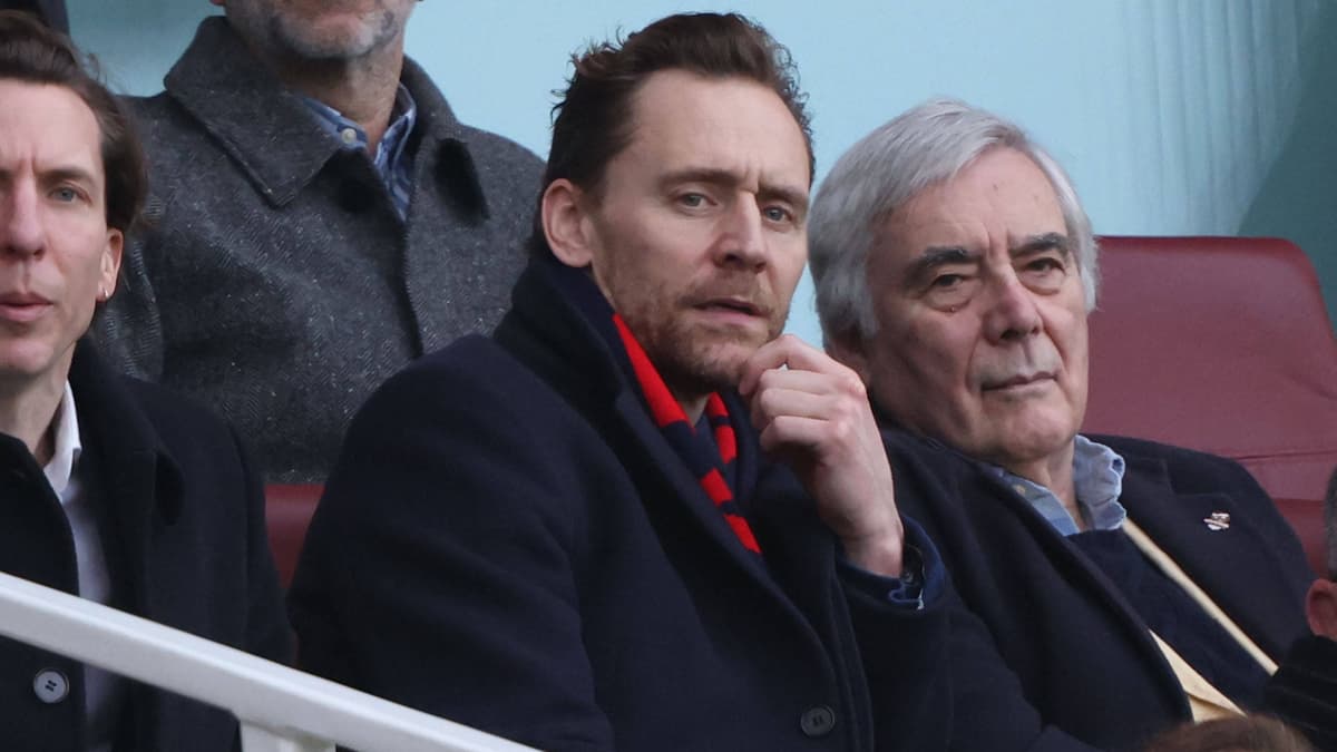 Tom Hiddleston’s Arsenal message goes viral ahead of Man City clash