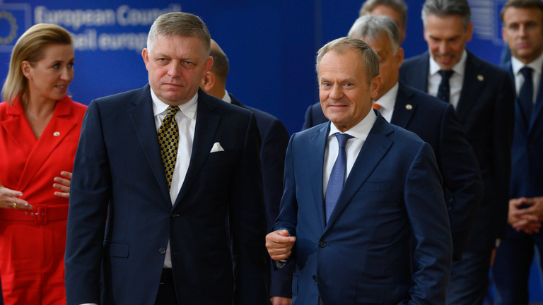A lengyel miniszterelnök meggyőzte Robert Ficót, aki nem veszi át Orbán ...