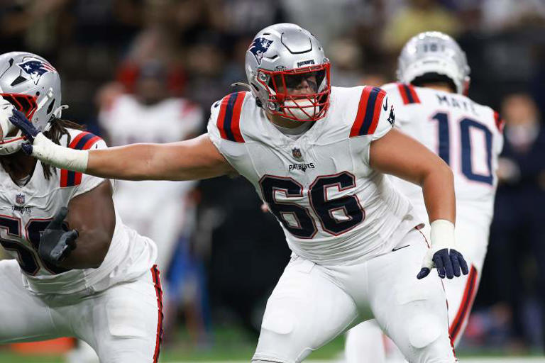 New mock draft has the Patriots selecting a replacement offensive tackle