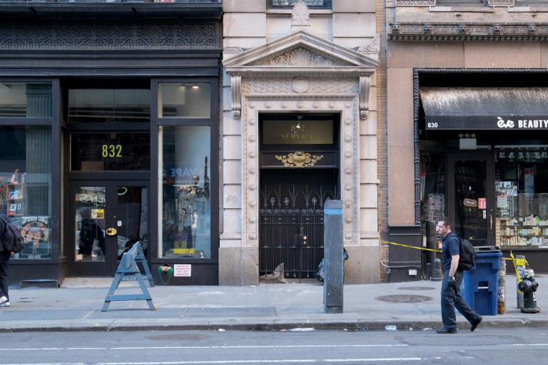 Man loses fingers after NYC building’s falling stone facade crushes ...