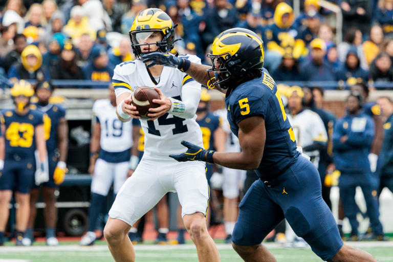 Maize edges Blue in low-scoring Michigan football spring game: Live ...
