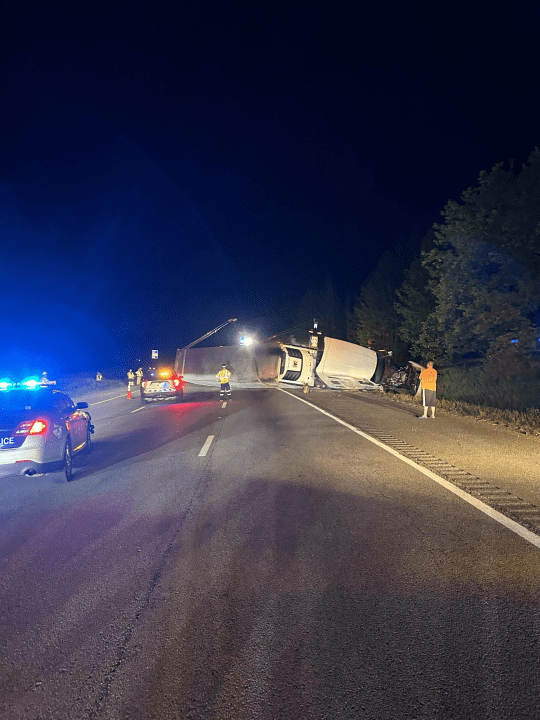 Tractor-trailer crash causes fuel leak, lane closure on I-295 in ...