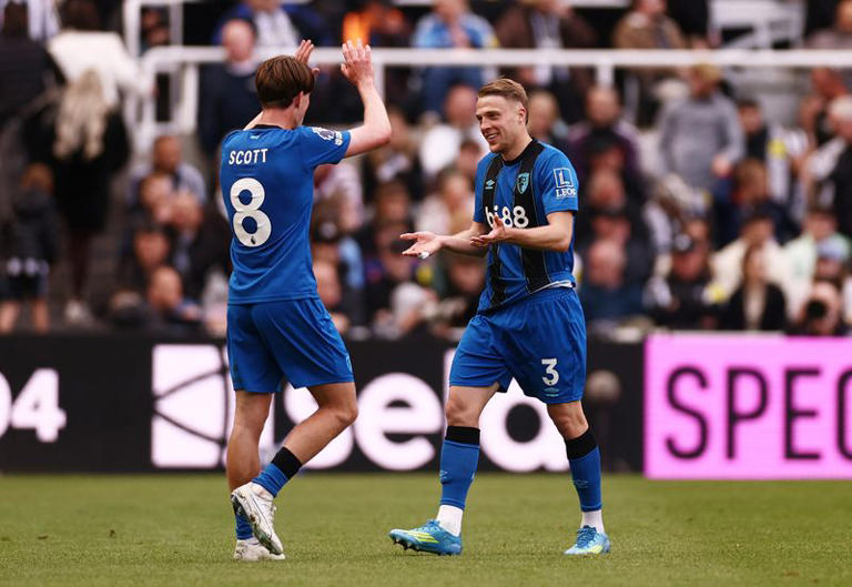 Soccer - Wolves on brink of relegation after 3-0 defeat to Leeds ...