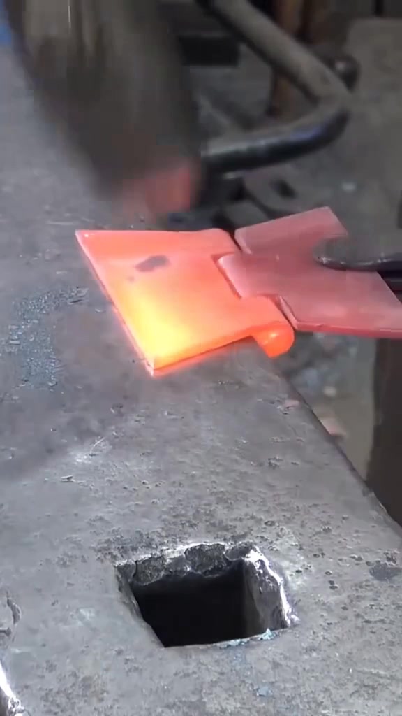 Forging butterfly hinges with fly press