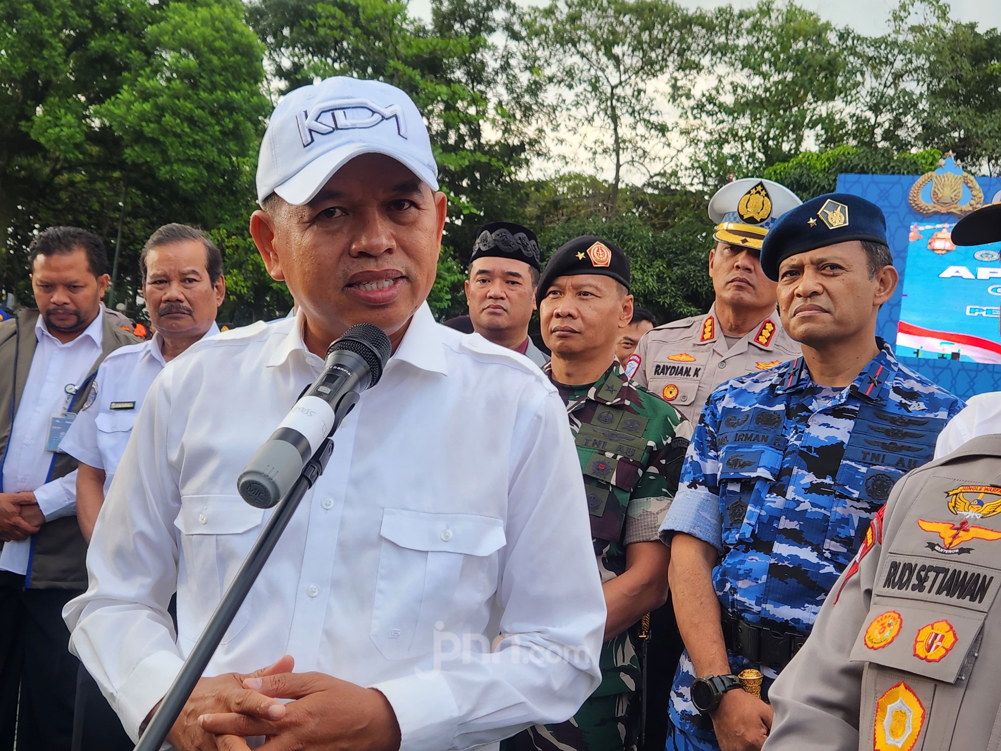 Pusing soal gaji guru honorer, KDM minta petunjuk Menteri Rini via WA ...