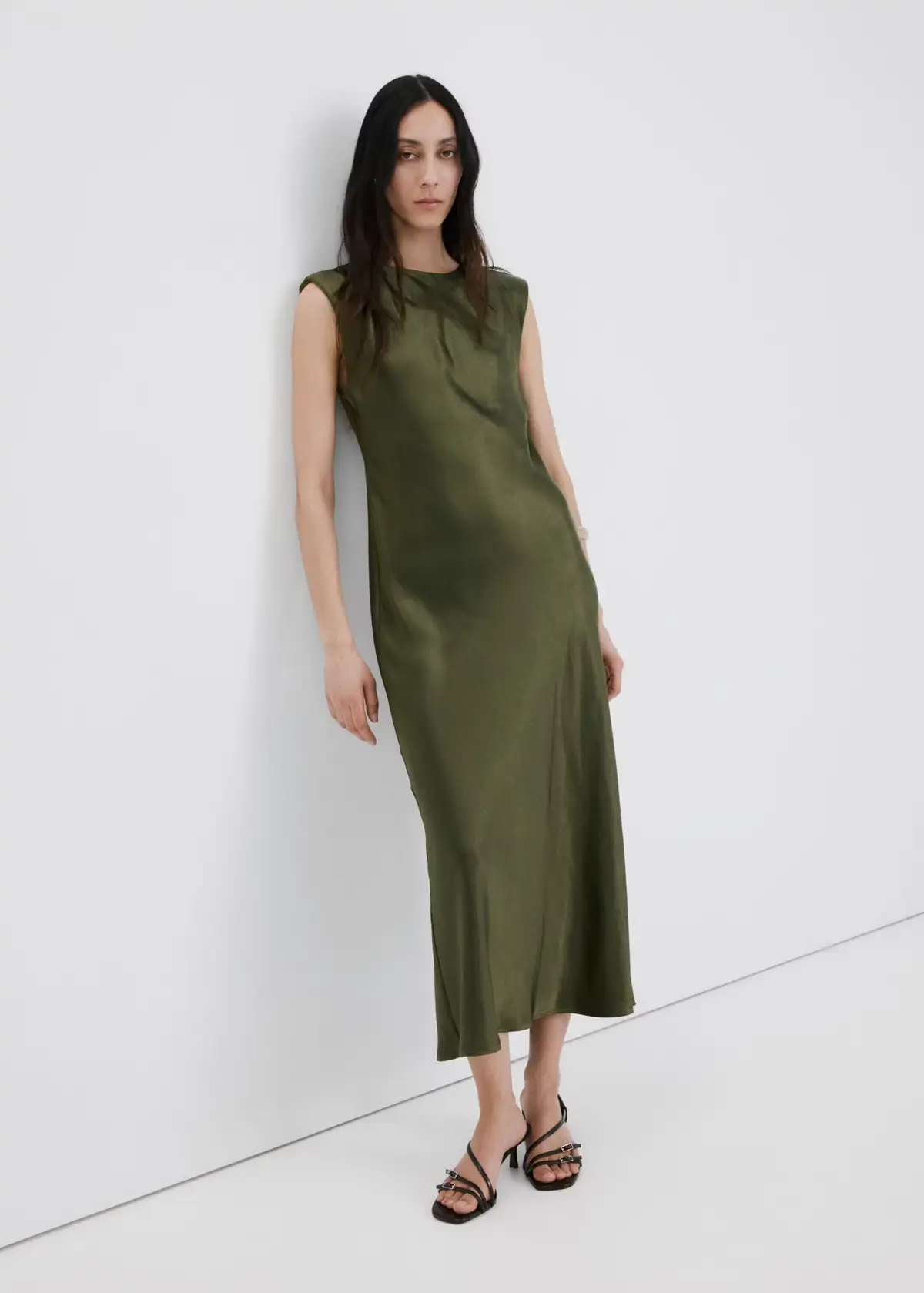 Los vestidos de Mango de corte midi y sueltos para ir fresquita y guapa ...