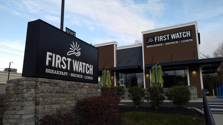 14 best chain restaurants for a group meal