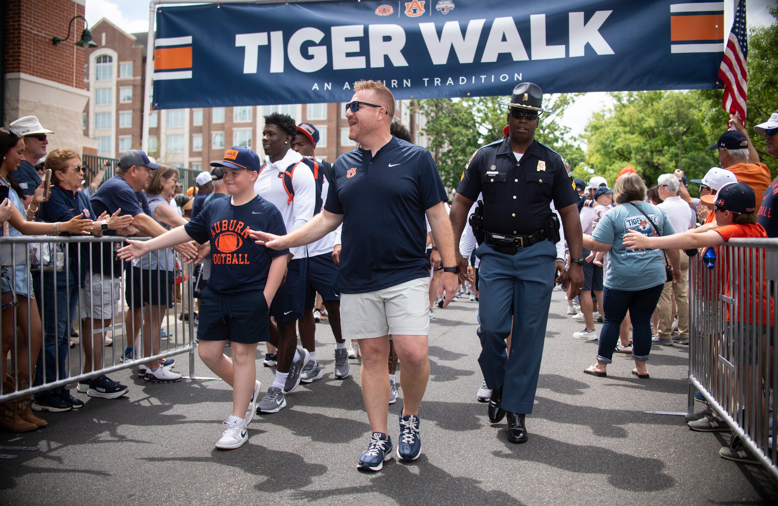 Auburn football continues recruiting charge, adds O-lineman to 2027 class