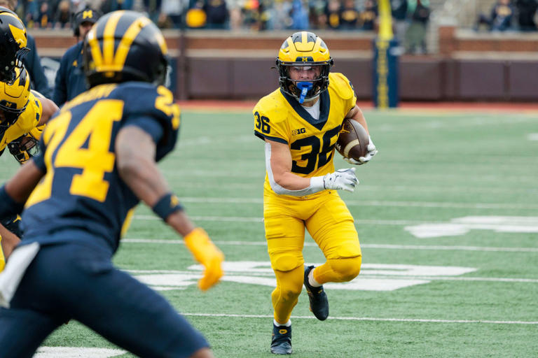 Maize edges Blue in low-scoring Michigan football spring game: Live ...