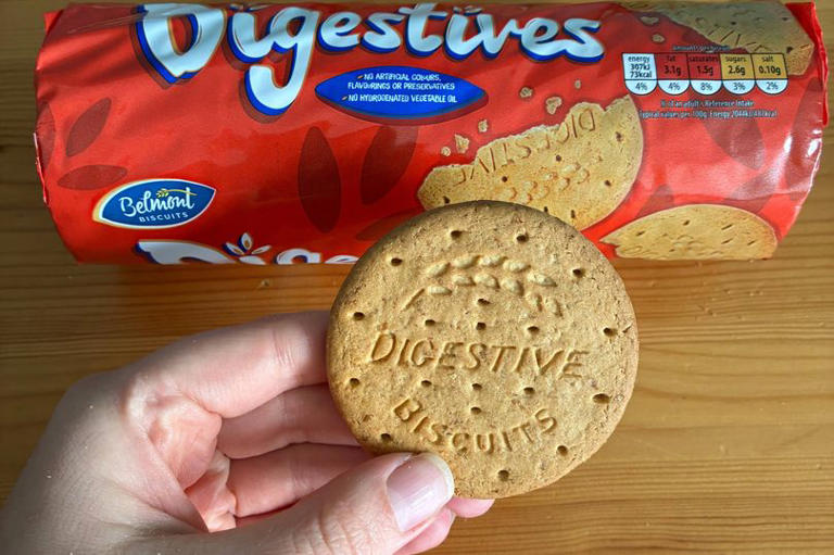 I tried digestive biscuits from Aldi, Asda, M&S and Lidl — 59p packet ...