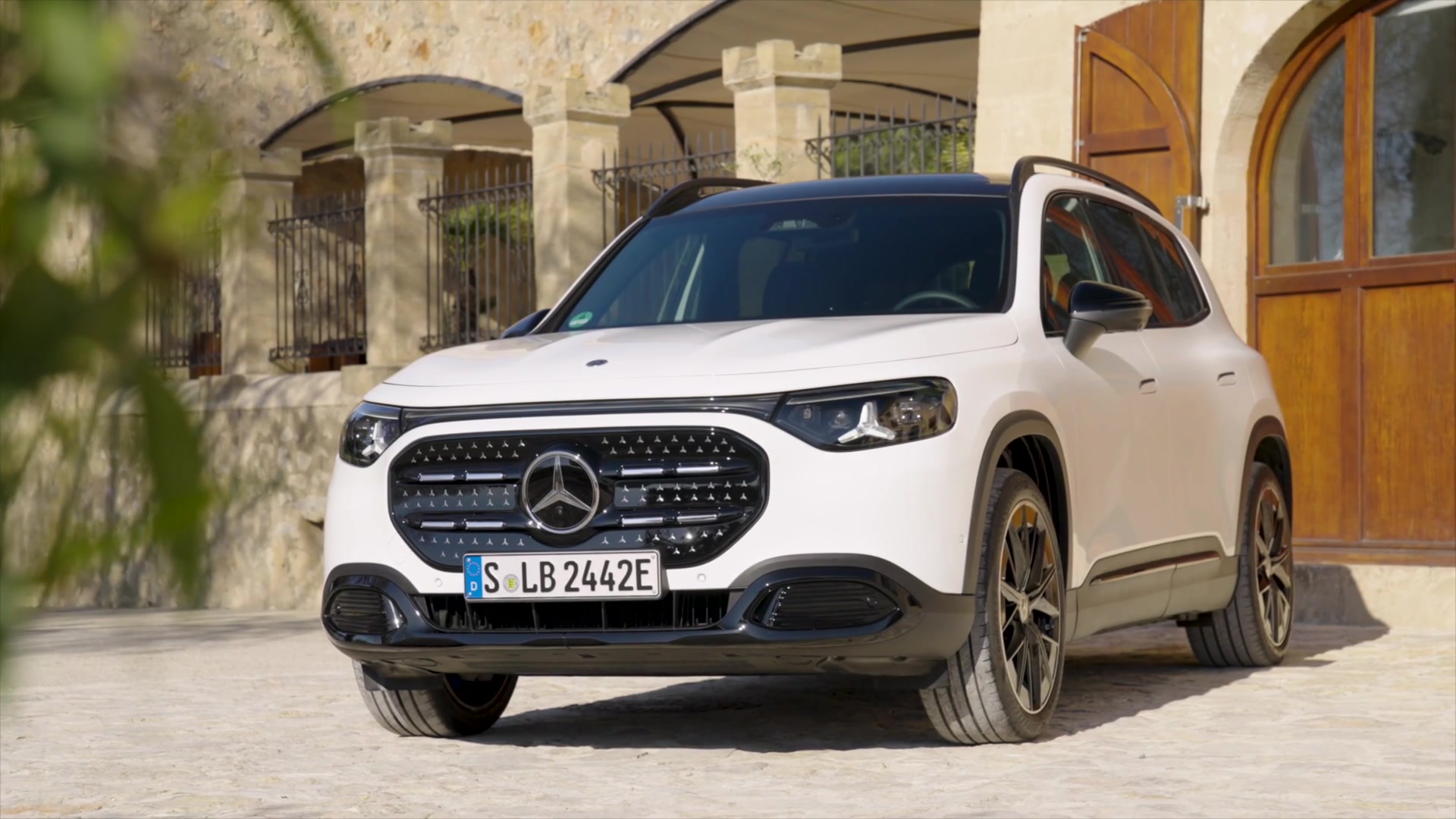 Mercedes-Benz GLB 250+ with EQ Technology in Solid colour polar white ...