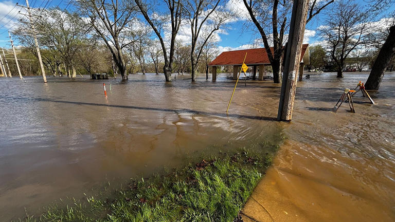Fox River overflows in Burlington, flooding streets, basements
