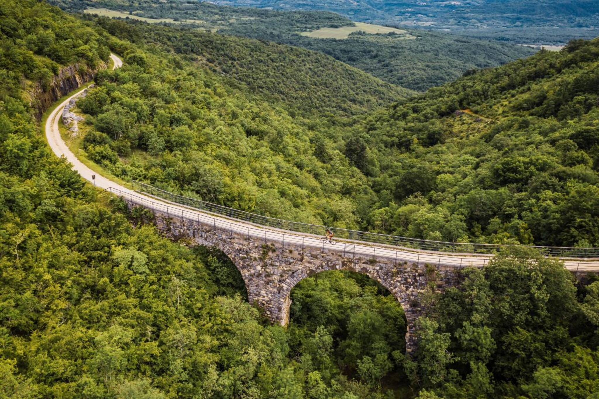 Auf alter Bahntrasse: Dieser idyllische Radweg führt durch drei Länder