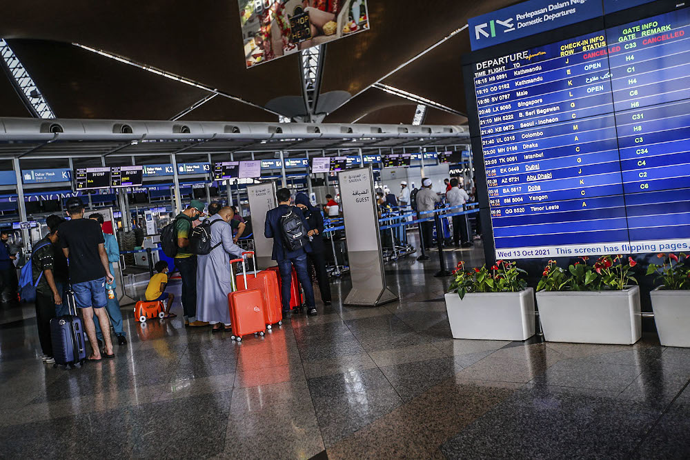 Anthony Loke orders review after KLIA baggage chaos leaves passengers ...
