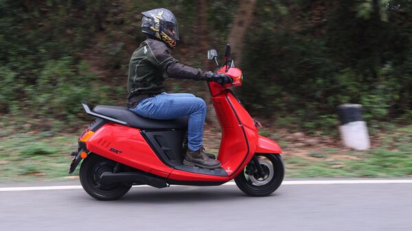 My honest experience after riding the new Kinetic DX+ electric scooter ...