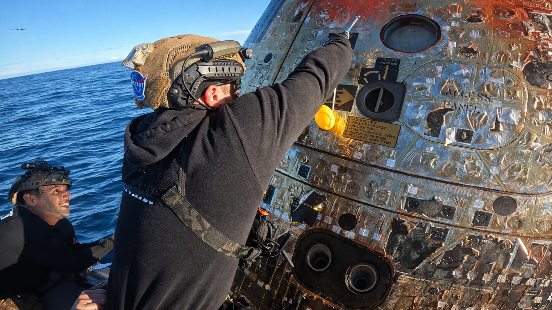 Navy divers assist astronauts after spacecraft landing