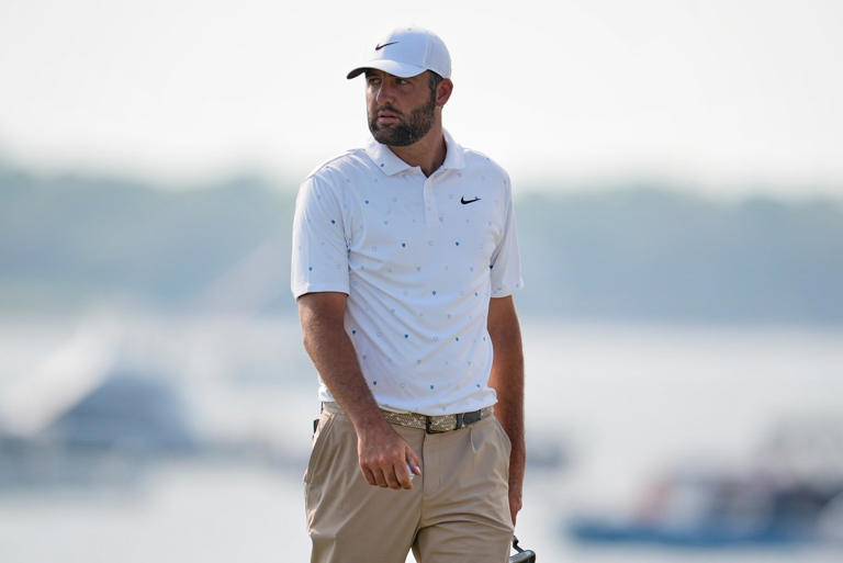 Matt Fitzpatrick overcomes slow start and leads Scheffler by 3 shots at ...