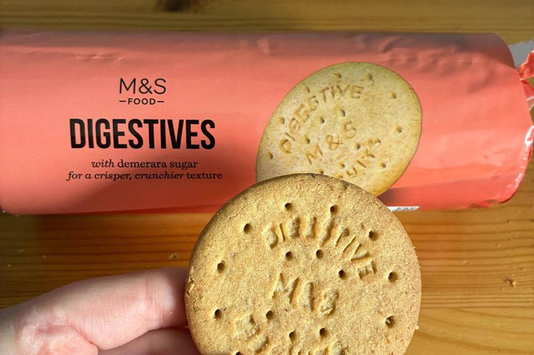 I tried digestive biscuits from Aldi, Asda, M&S and Lidl — 59p packet ...