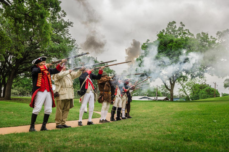 Abbott unveils monument dedicated to Texas Revolutionary War soldiers