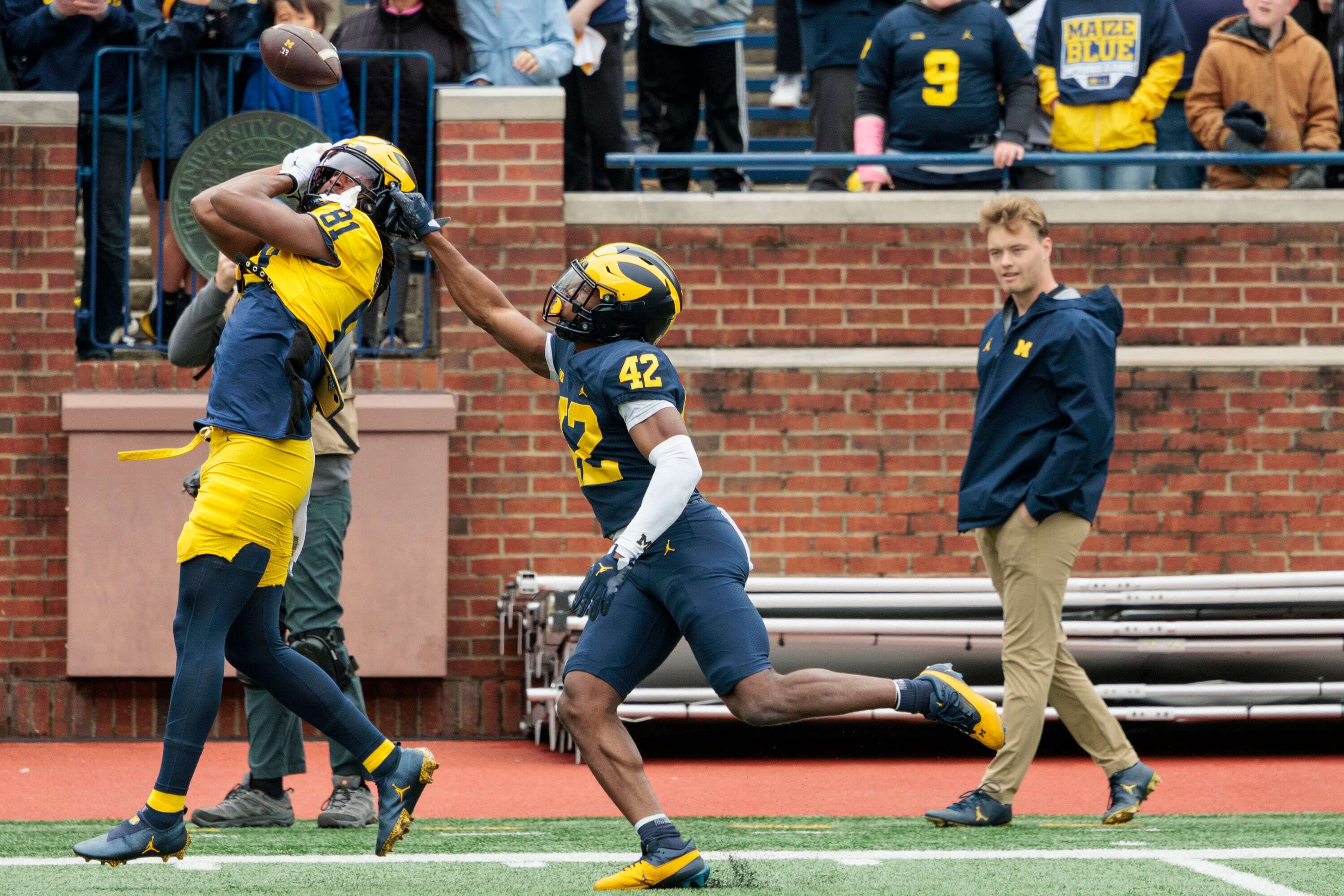 Maize edges Blue in low-scoring Michigan football spring game: Live ...