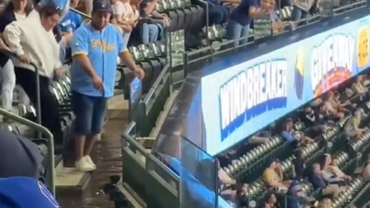 MLB: Roof closed, stadium flooded! Climate chaos strikes American ...