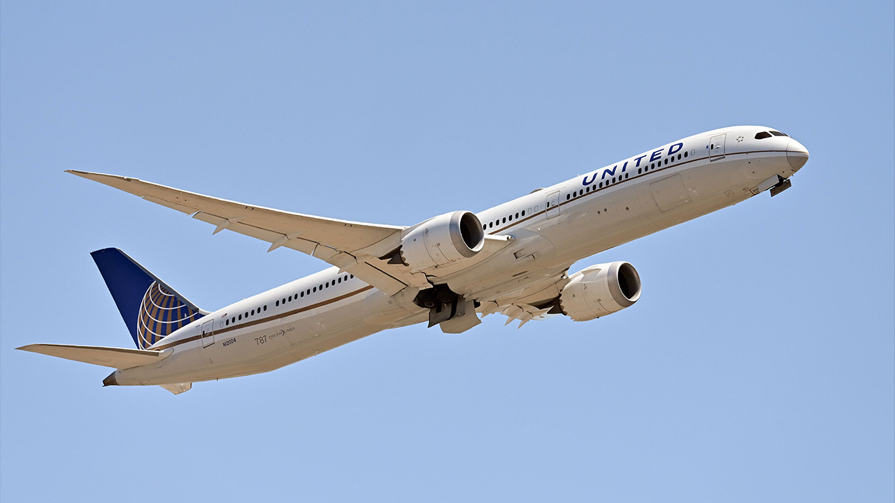 United flight from Chicago to Minneapolis diverted to Wisconsin due to ...