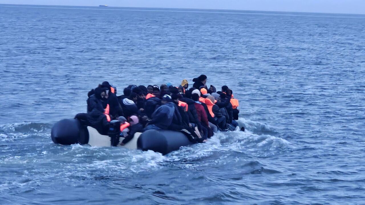 Ex-militairen uit Irak helpen mensensmokkelaars voor kust van Frankrijk ...