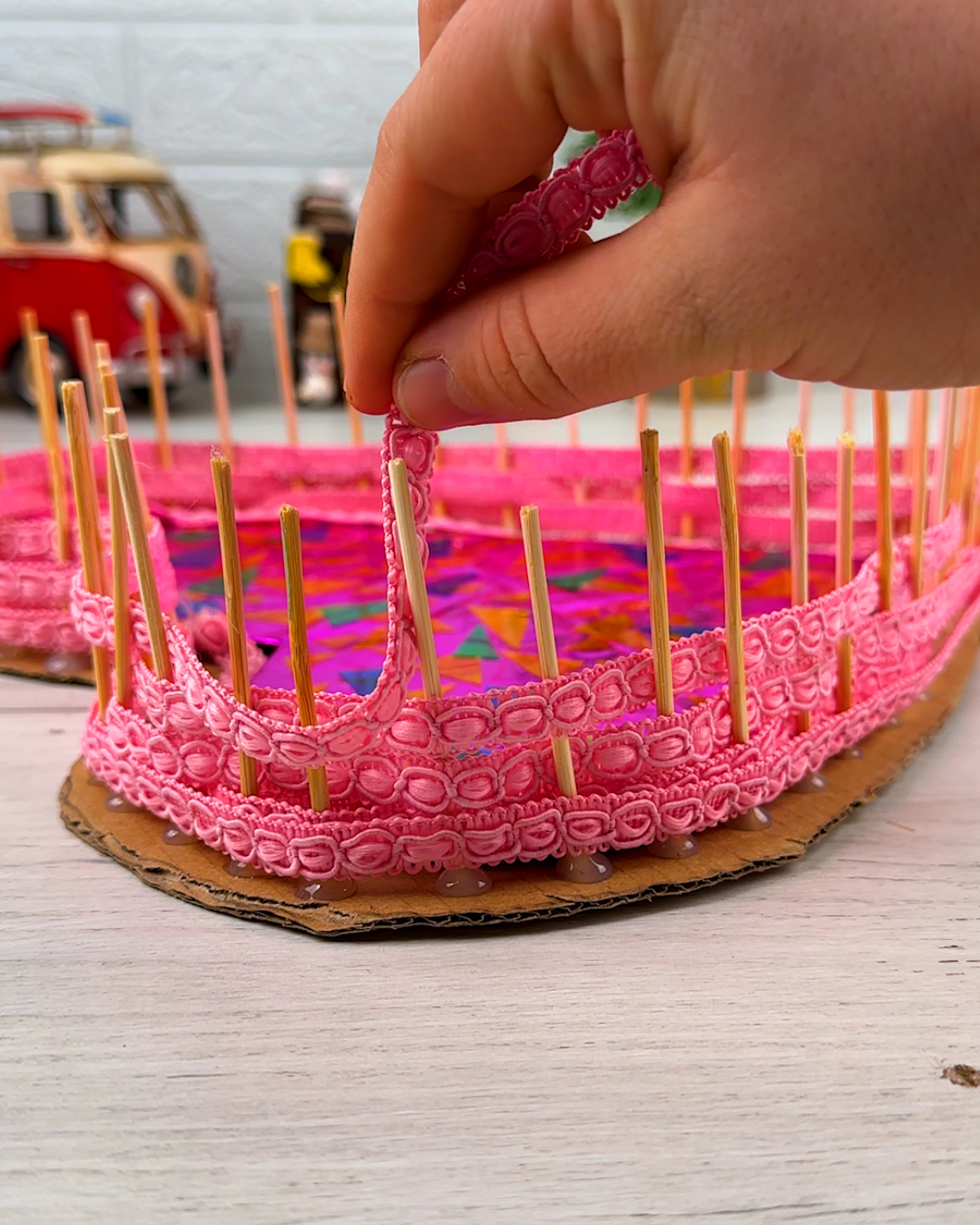 इस DIY स्टैंड के साथ स्टाइल में मेकअप को व्यवस्थित करें💄