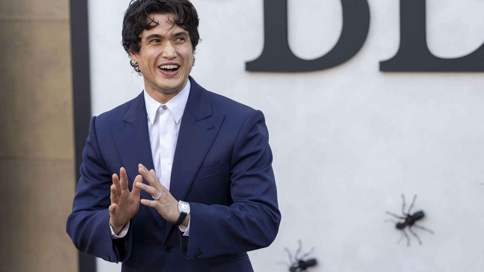 Quién es Charles Melton, actor de la temporada 2 de 'Bronca' (Netflix ...