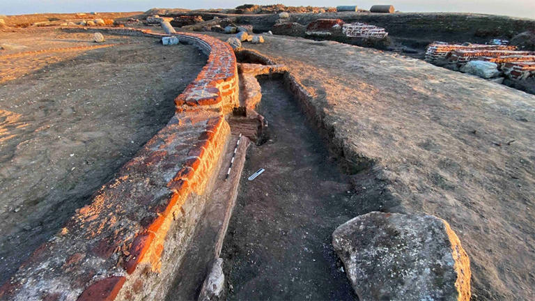 Archaeologists uncover a massive circular temple in Egypt with a water ...