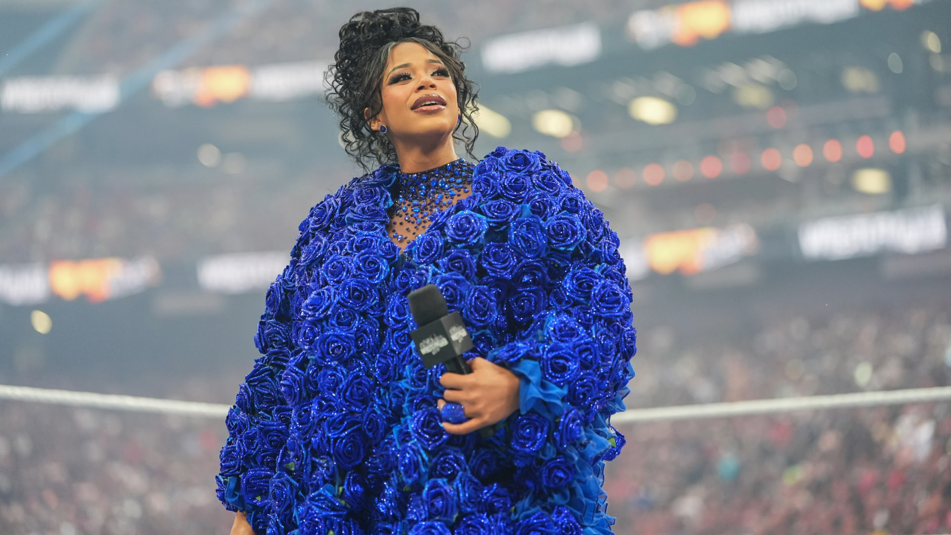 Bianca Belair shocks WrestleMania crowd with pregnancy reveal