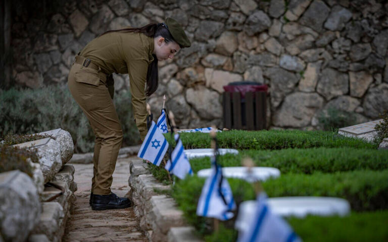 Mount Herzl ceremony opens Memorial Day events as flags placed on ...