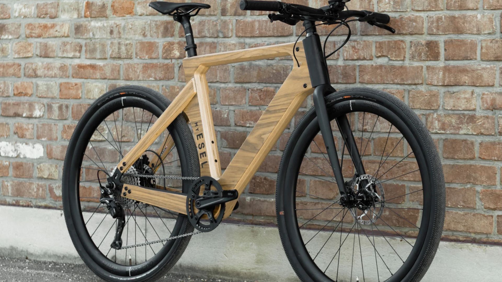 Photos: New e-bike made from wood packs 350 Wh battery for 50 miles of ...