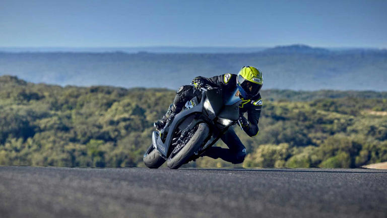 Honda’s new inline-four bike is a Yamaha XSR killer