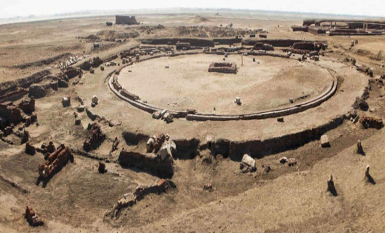 Archaeologists uncover a massive circular temple in Egypt with a water ...
