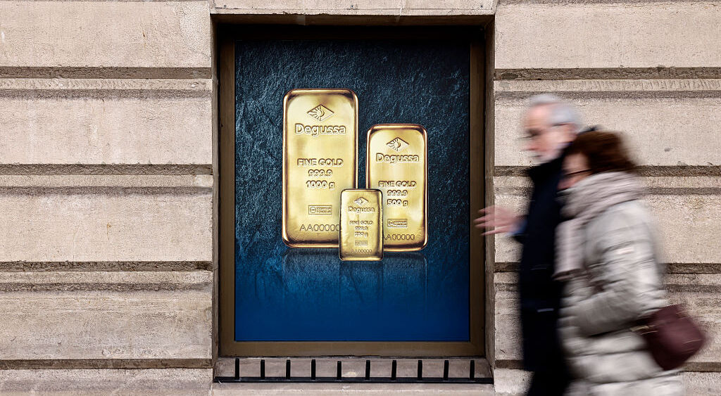 Wells Fargo projects gold could hit $8,000 amid currency risks