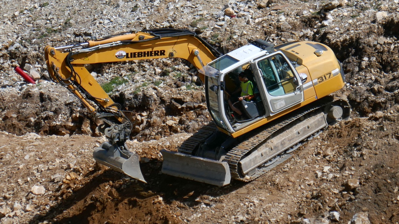 600-ton Liebherr mining excavator gets diesel-to-electric retrofit