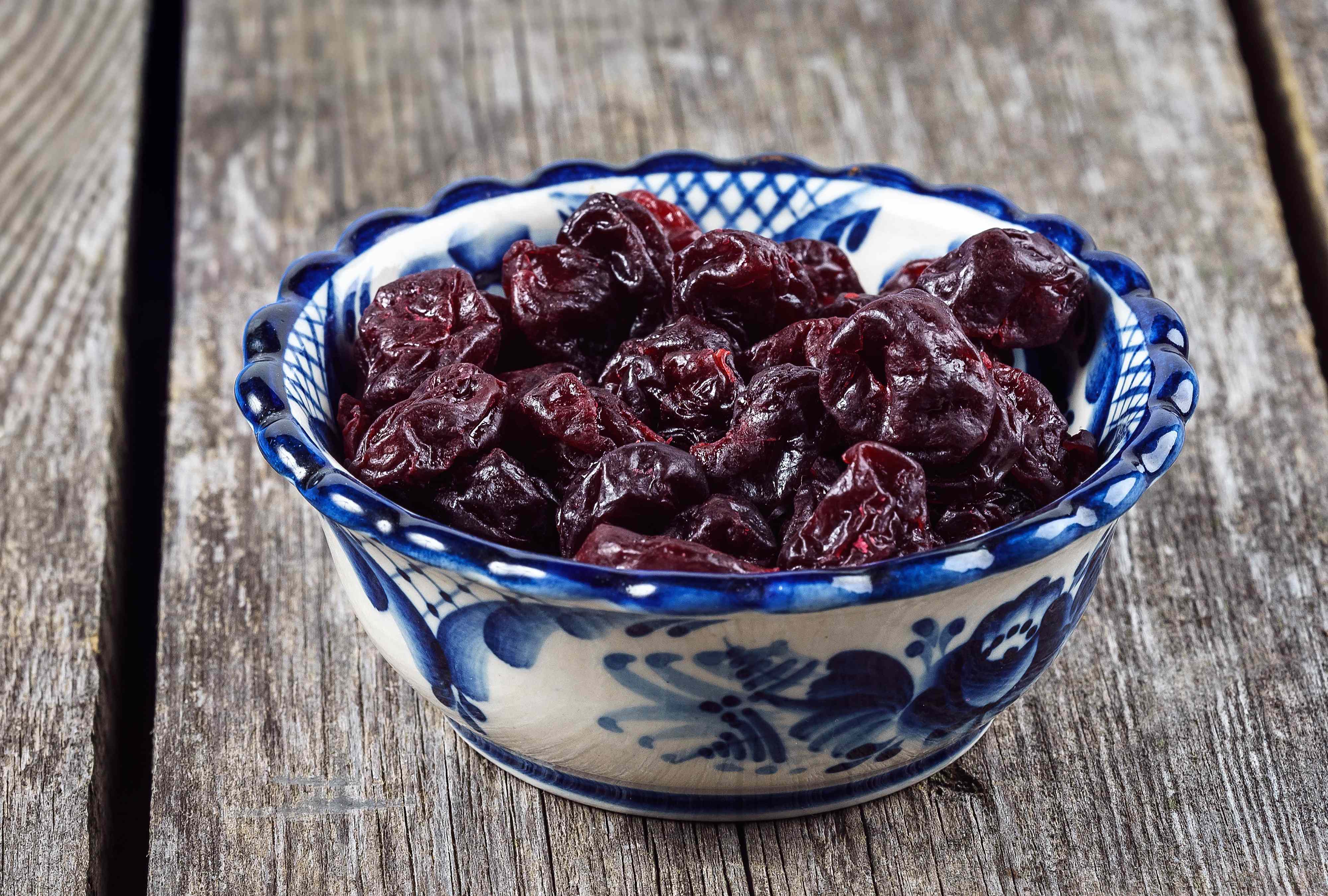 The No. 1 healthiest late-night snack for better sleep, according to ...