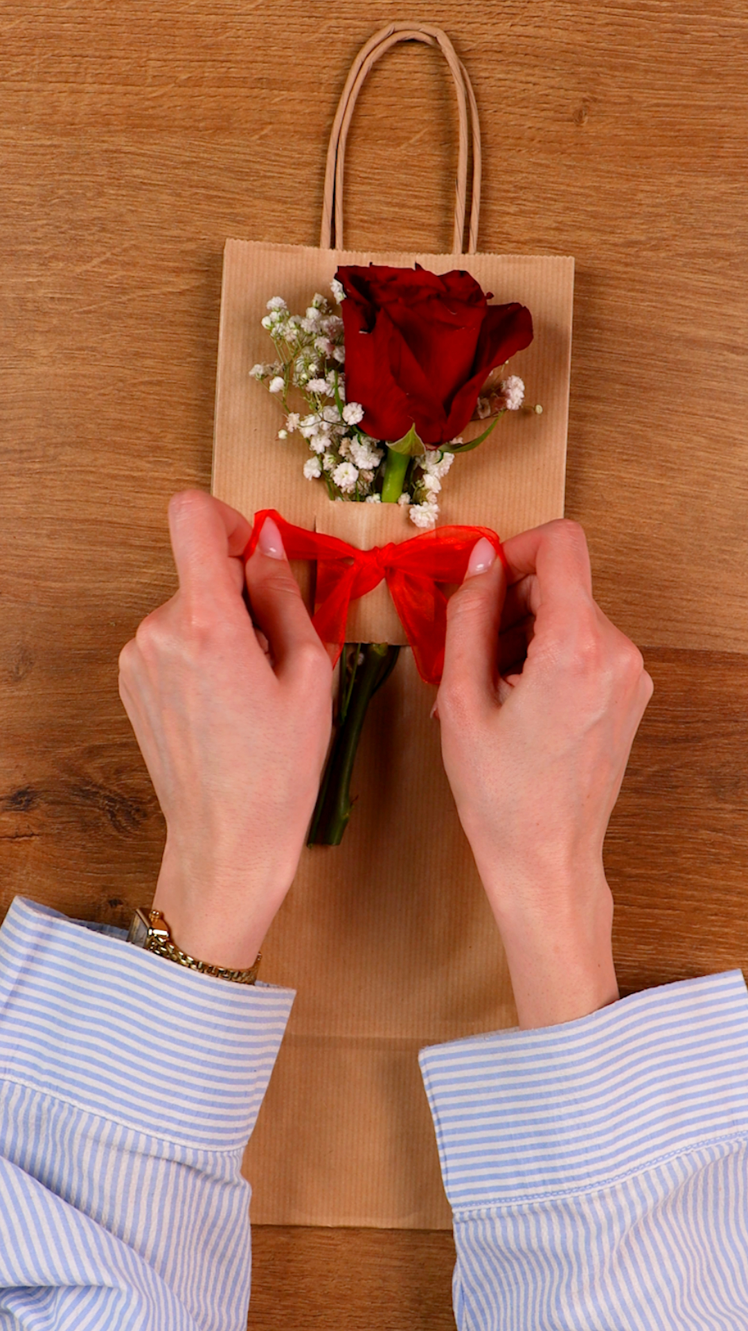 Uma bela maneira de aprimorar seus sacos de presente 🌸