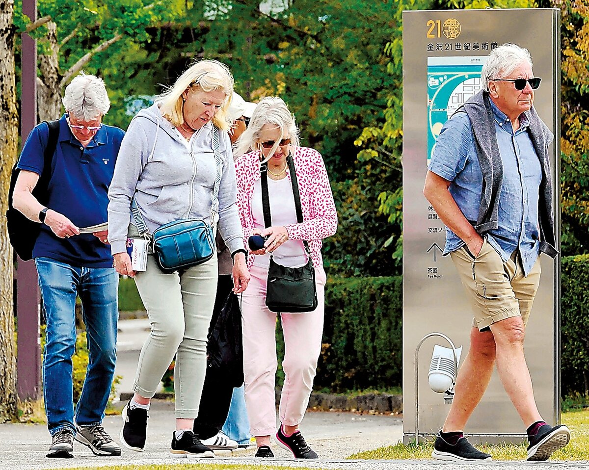 県内外国人客、最多128万人 昨年の宿泊者、15％増 欧米豪好調、コロナ禍前の1.7倍