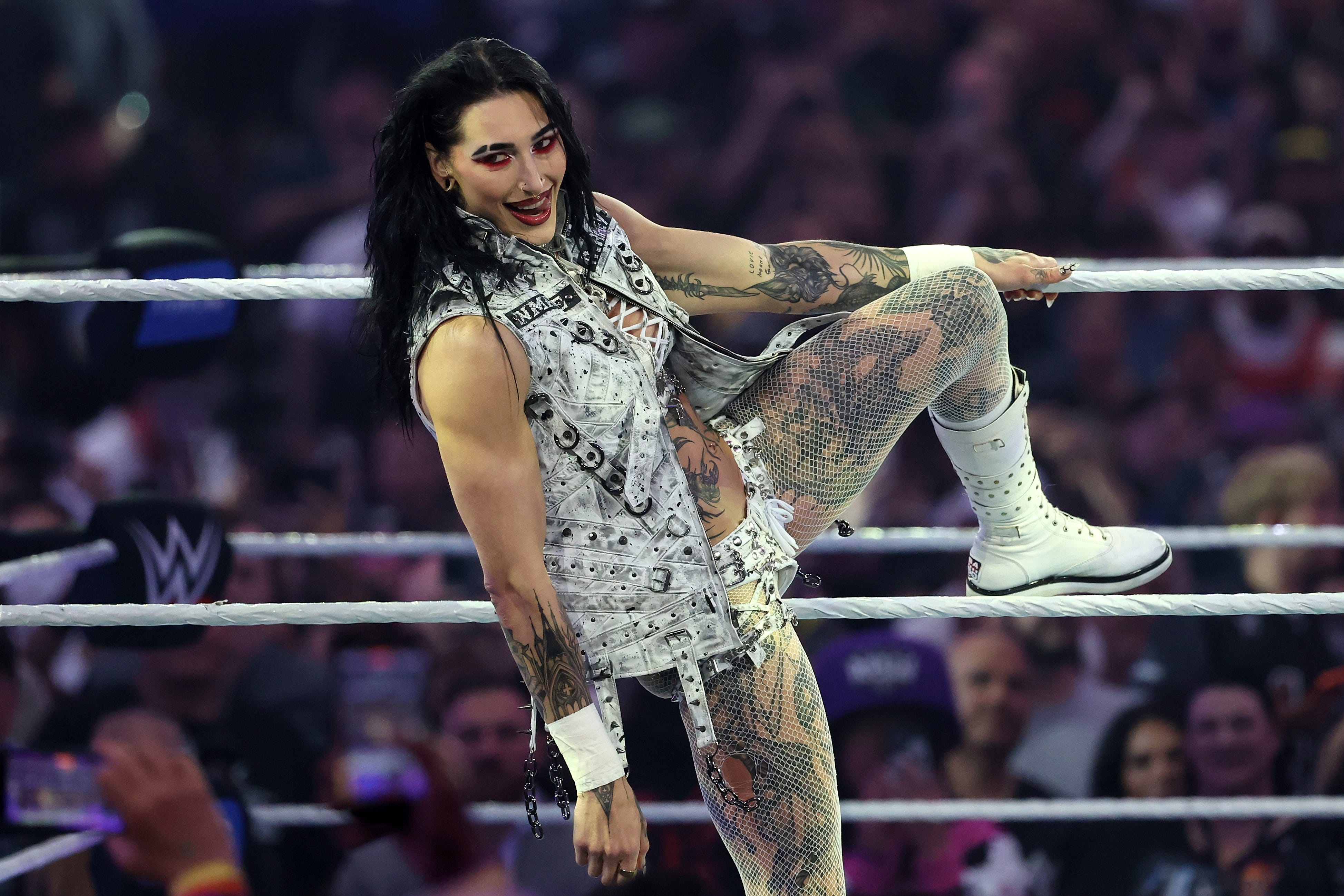 Where can I watch Smackdown live? What time is Smackdown today