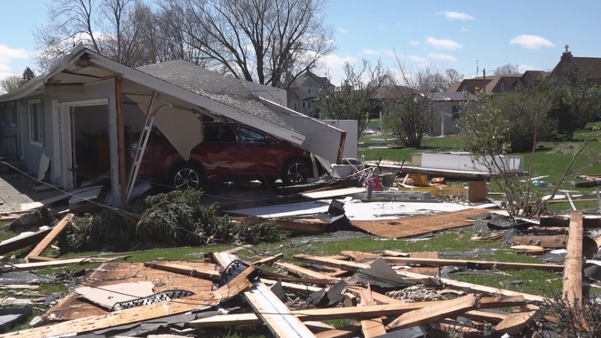 Community stays strong after tornado rips through Lena