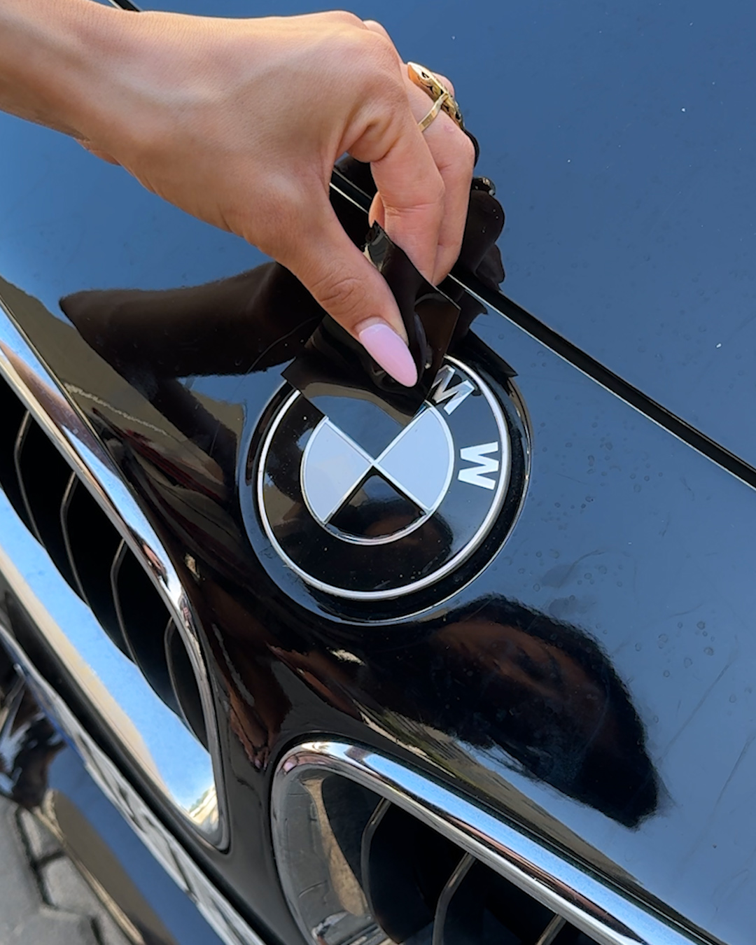 Color matching the BMW emblem