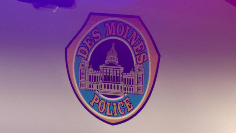 Gunfire leaves two injured in Des Moines, police investigating