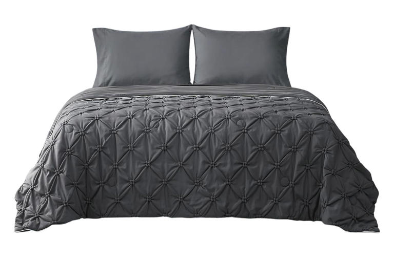 This 'wicked cool' comforter helps you sleep through warm nights ...