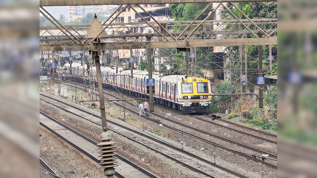 Mumbai local train derailment: Empty EMU rake derails at Dombivli ...