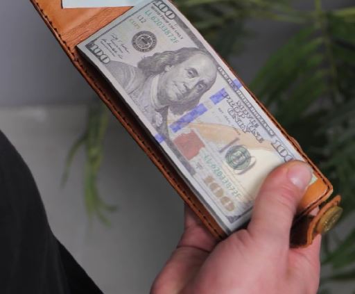 Revamp your cash into a chic wallet