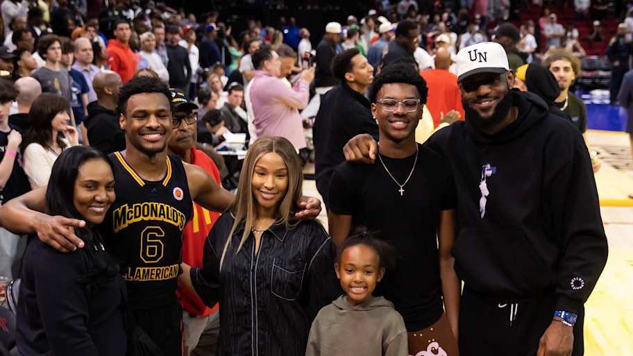 LeBron James' perfect dad moment with Zhuri captured after Lakers win